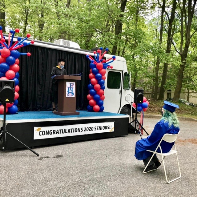 New Grad Mobile Giving Students Graduation Experience During COVID-19 ...