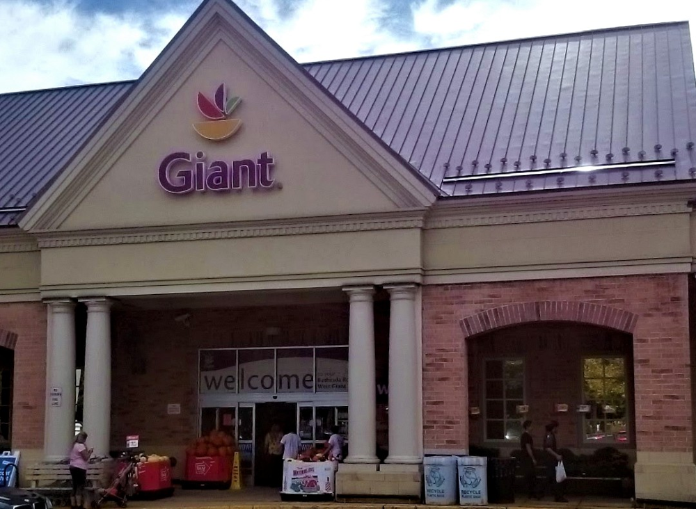 Detectives Investigating Robbery at Giant Food in Bethesda - Montgomery ...
