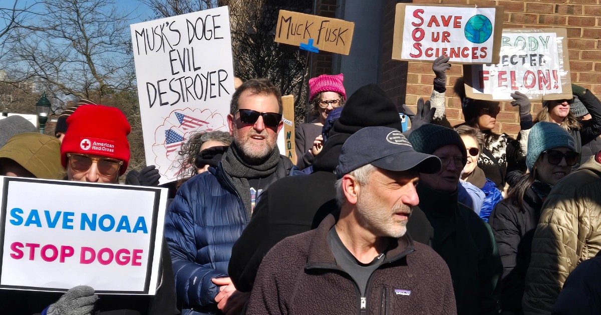 Hundreds Rally Against Firings at NOAA's Silver Spring Headquarters ...
