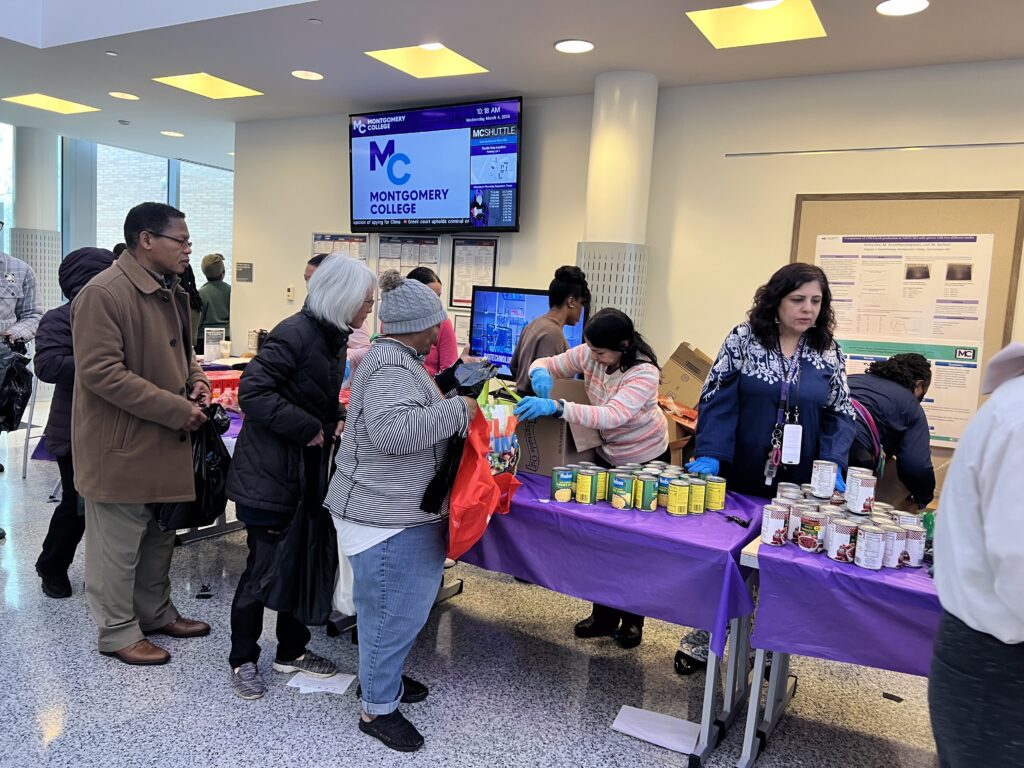 A mobile market for students with benefits for the community ...